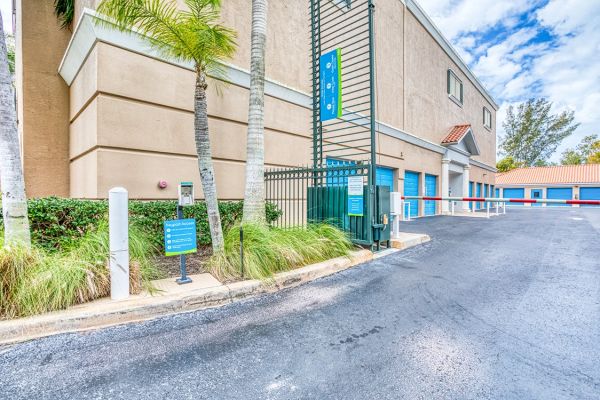 SmartStop Self Storage - Naples - 275 Goodlette Frank Rd: Lowest Rates ...